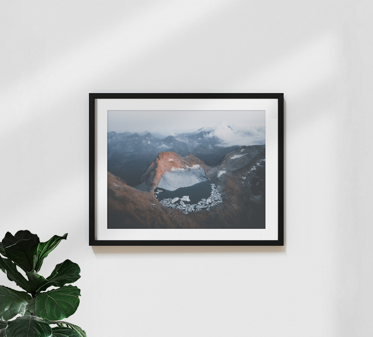 'Glacier Lake' – Fotokunst von Marvin Walter jetzt entdecken!